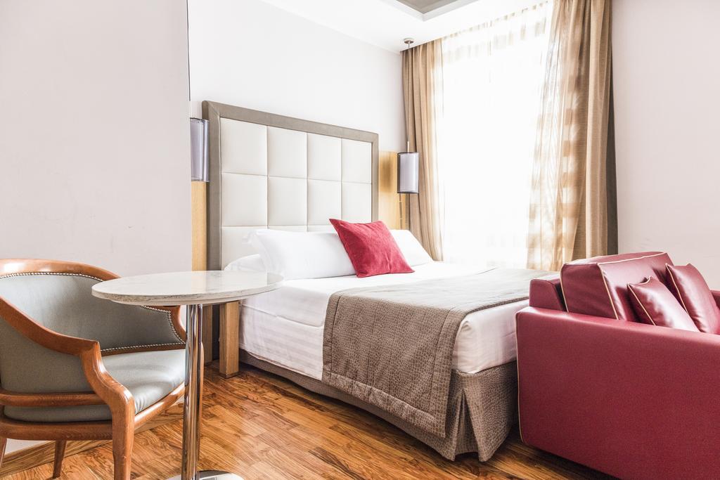 HOTEL GIOLLI NAZIONALE, Rim, Italija - HappyHour